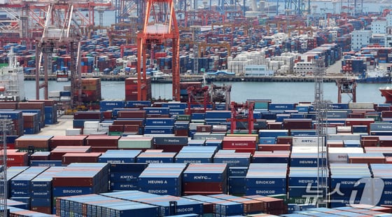 South Korea exports jump 60% to record high