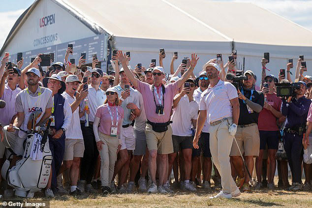 US Open final day turns ugly as cops throw out fans for abusing leader ...