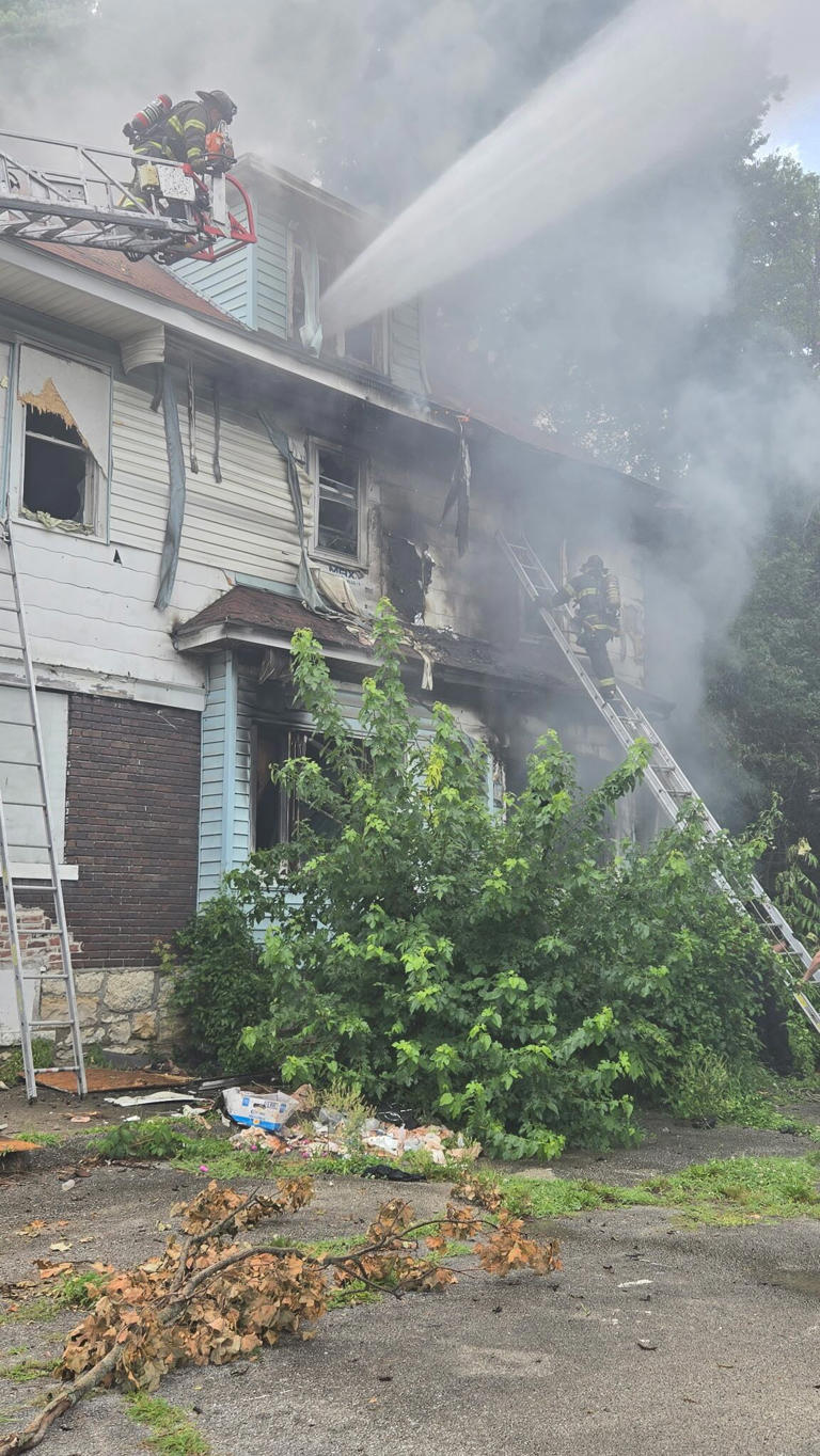 KCFD crews knock out three-story house fire Sunday afternoon