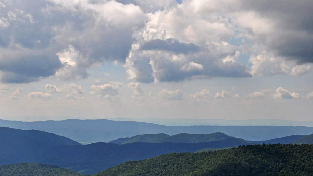 Shenandoah National Park: Scenic drives, trails, and wildlife