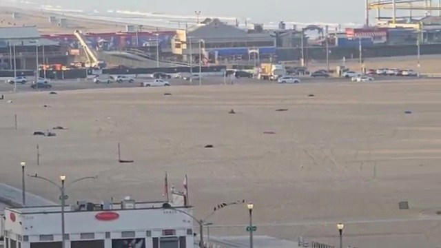Iconic Santa Monica beach turns into 'sleeping bag city' at sunrise ...