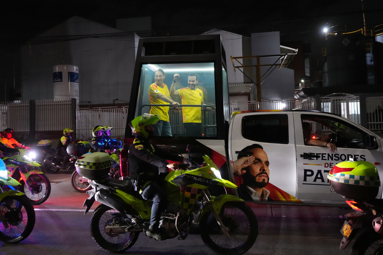 Colombia elects hardline populist who vows war on cocaine gangs