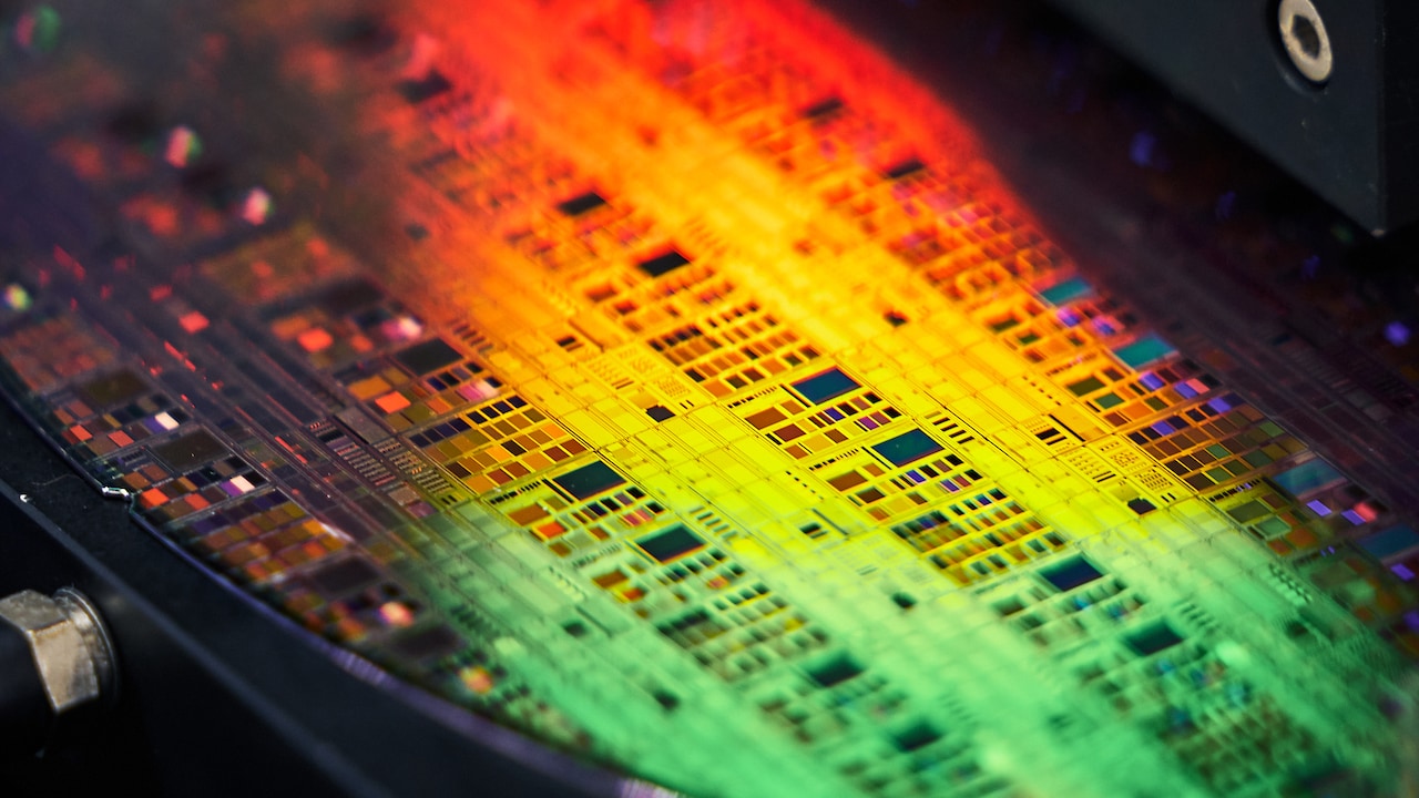 Taiwanese brothers amass $1 billion from boom in display chips