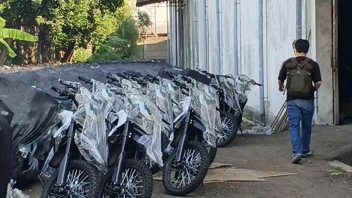 Guru honorer sambut wacana hibah motor listrik BGN, tapi minta spek ...
