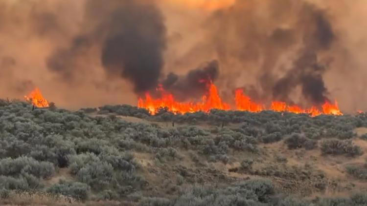 Wildfire burning near Coulee City causes road closures