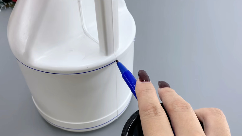 Not baskets, not shelves: A clever plastic jug hack for holding toilet ...