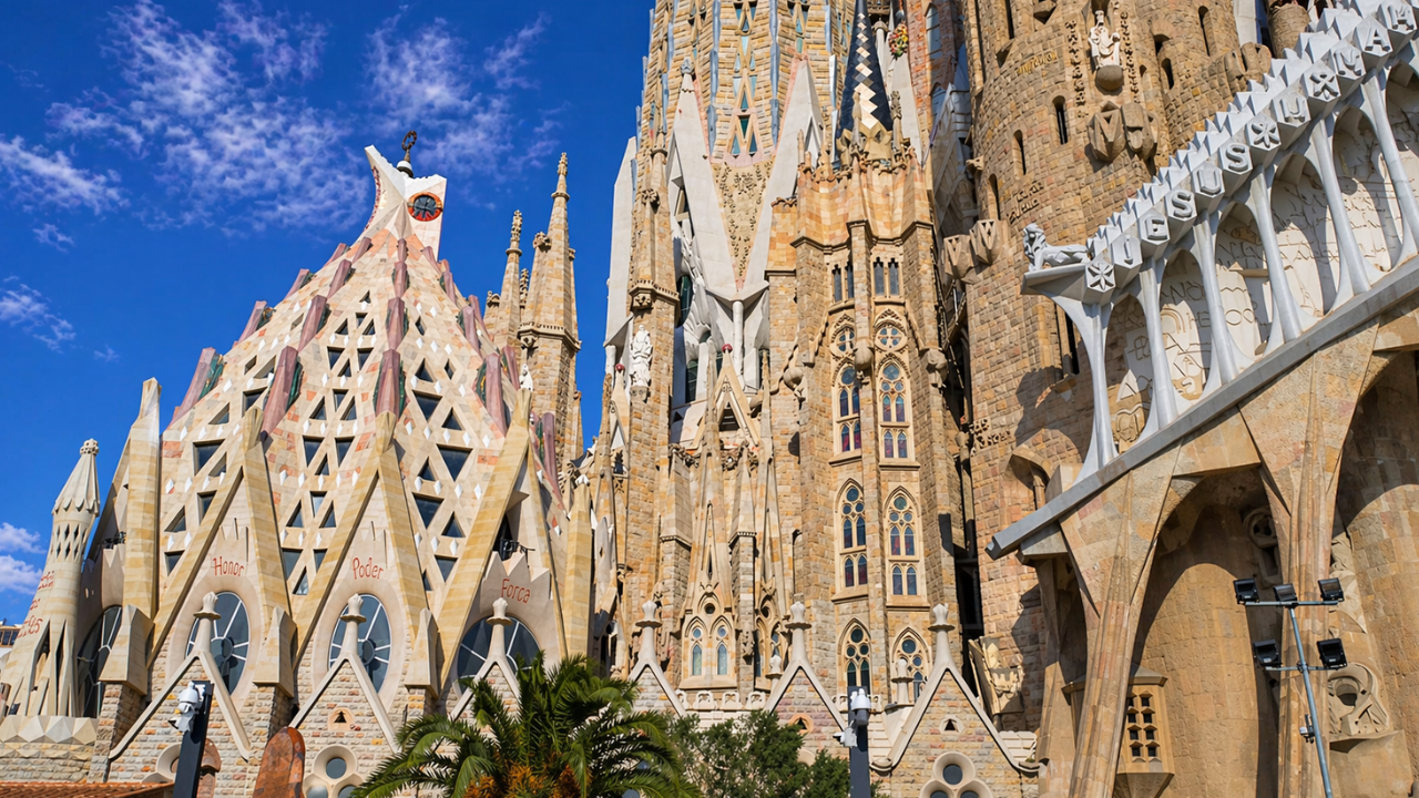 Exploring Barcelona’s iconic Sagrada Familia (4K)