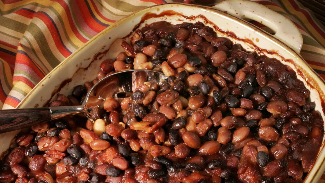 8 flavorful additions to spice up baked beans