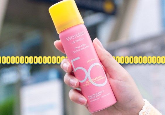 Rekomendasi sunscreen mist nyaman untuk re-apply tanpa bikin makeup luntur