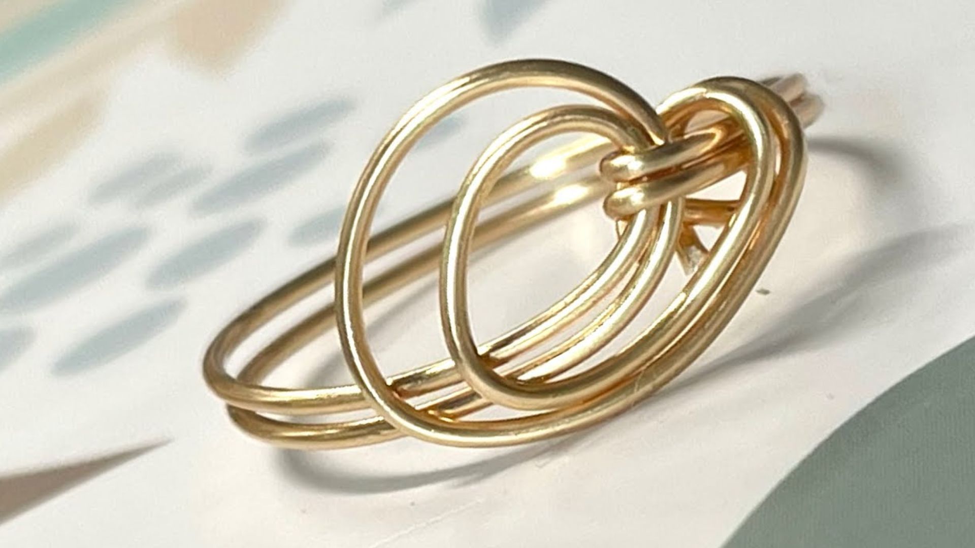 Craft your sparkle DIY ring made easy