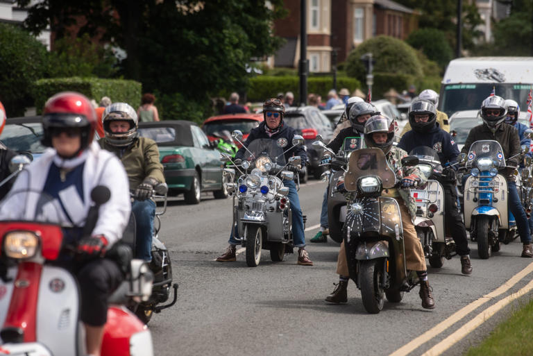 23 fabulous scenes as thousands of people flock to Lytham Car Show ...