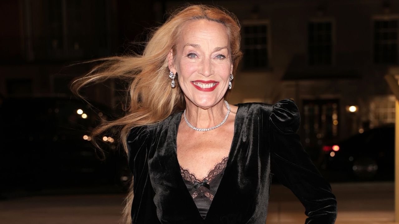 Jerry Hall would rather retire than get plastic surgery: 'What's wrong ...
