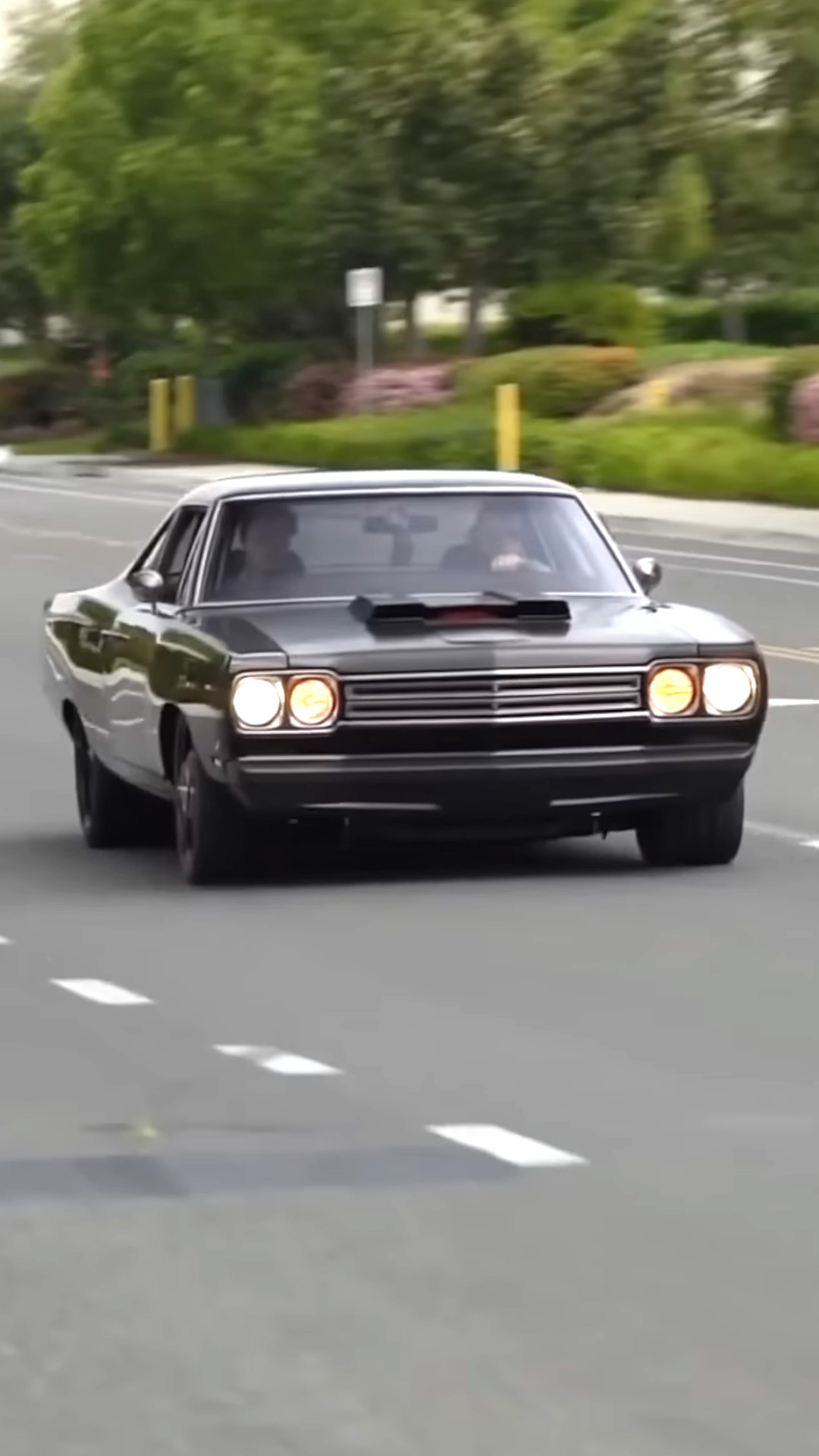 Kevin Hart’s custom Plymouth Road Runner packs 940 HP