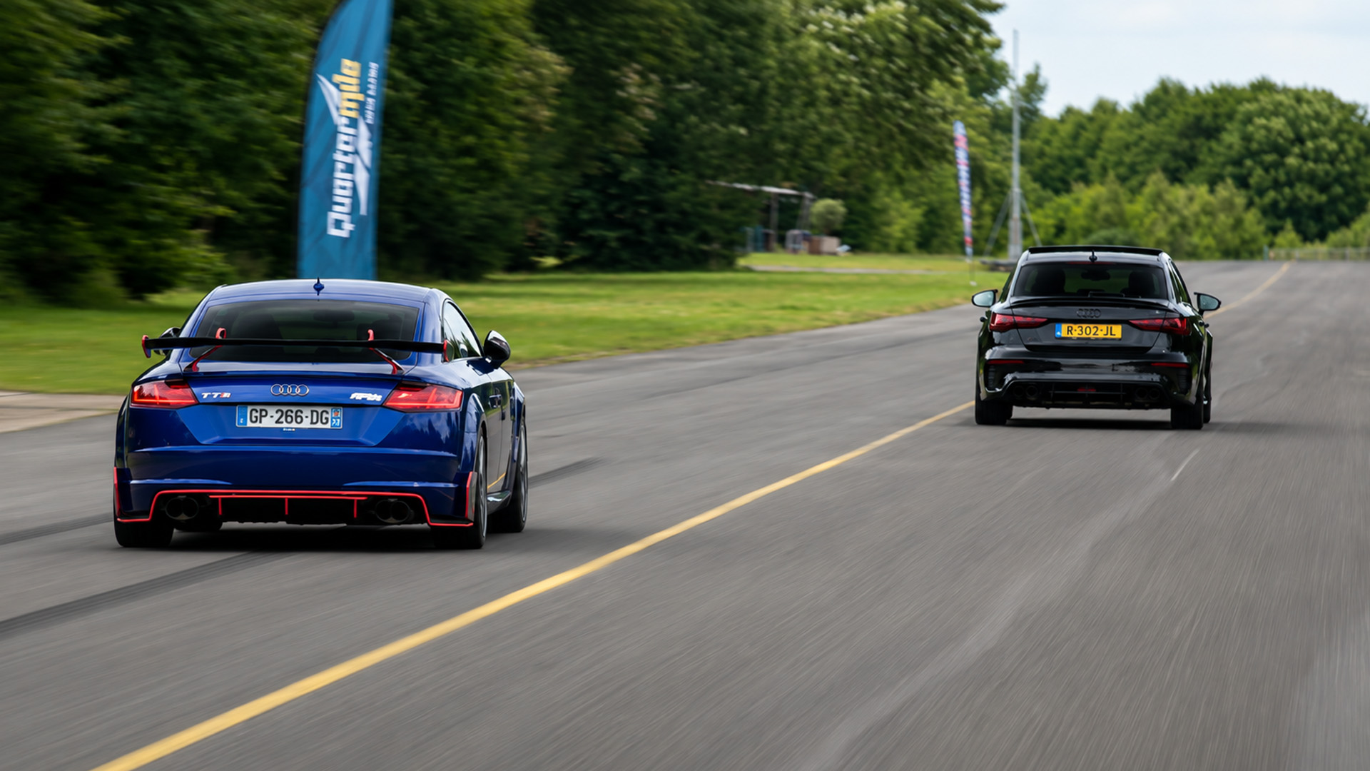 Kan de Audi TT RS een Audi RS3 van 500 pk bijhouden in een drag race?