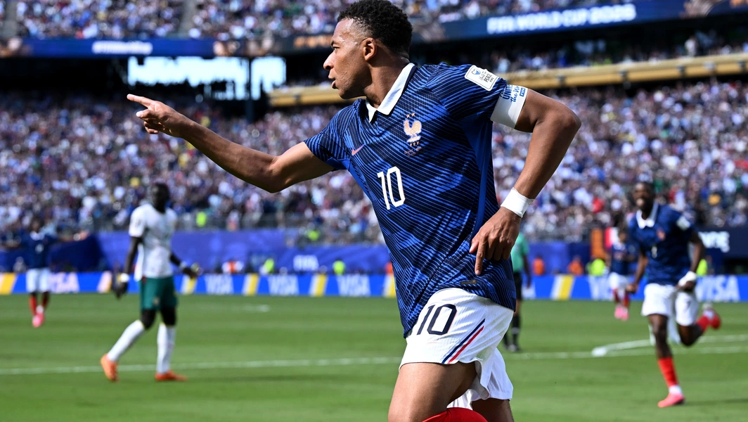 France target early knockout qualification against Iraq