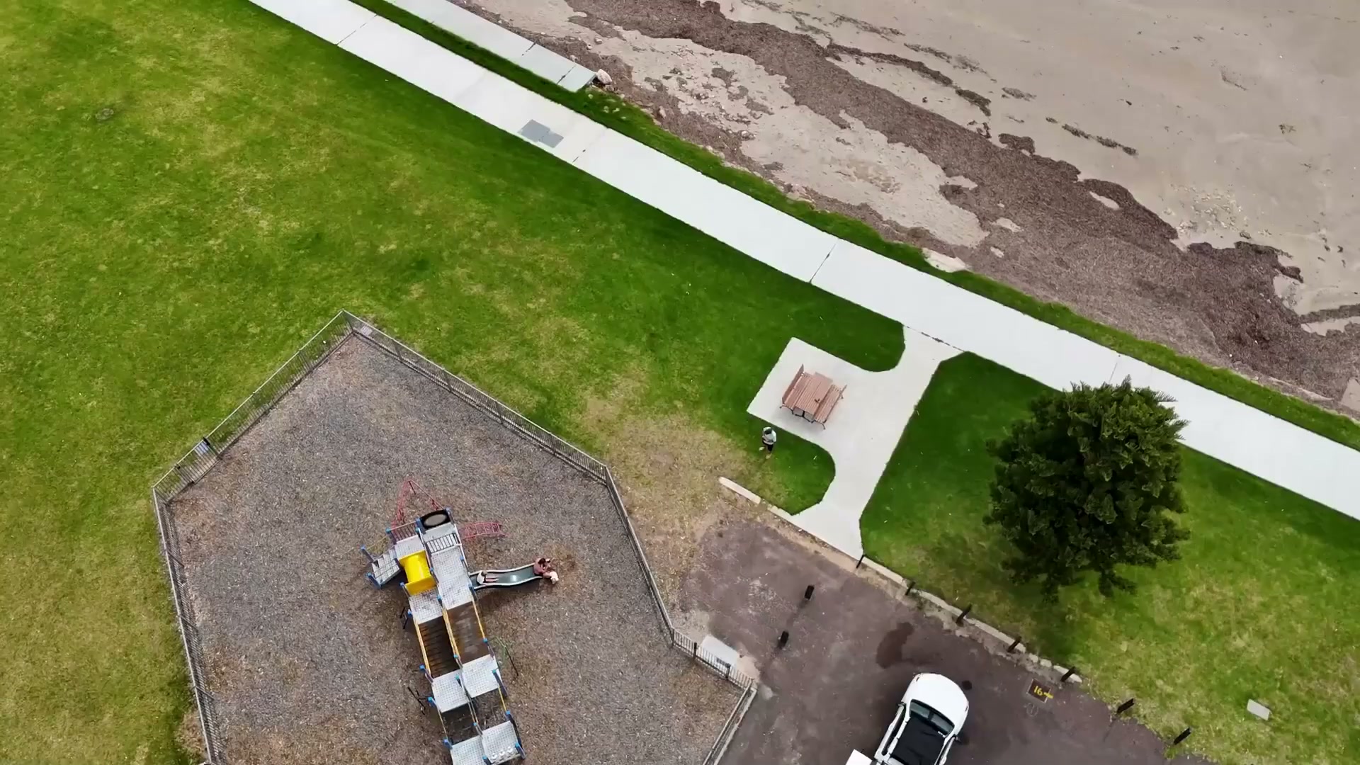 Hoe werd dit schip een monument op het land?