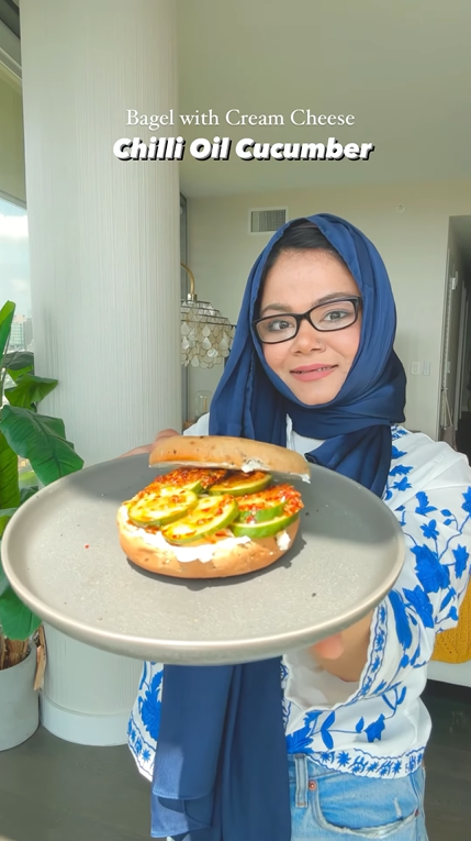 Chili oil cucumber bagel 🥯🌶️🥒 easy & flavorful breakfast idea 😋🔥