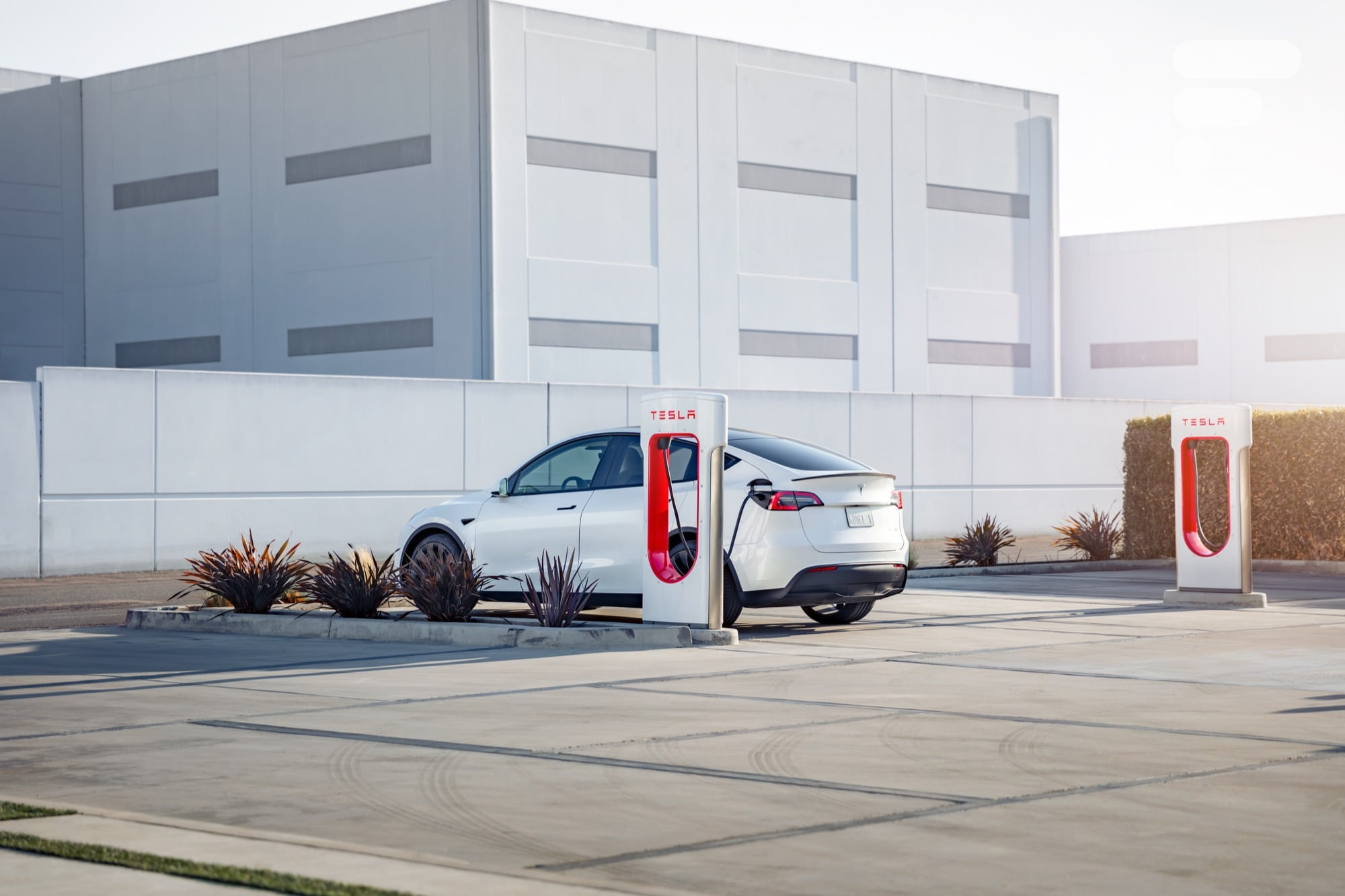 Tesla déploie enfin ses Superchargeurs 500 kW en Europe, et c’est ce ...