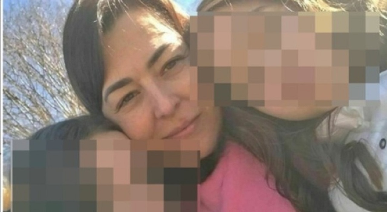 Valentina D'Acunto, la madre in lacrime che teneva le figlie nascoste ...