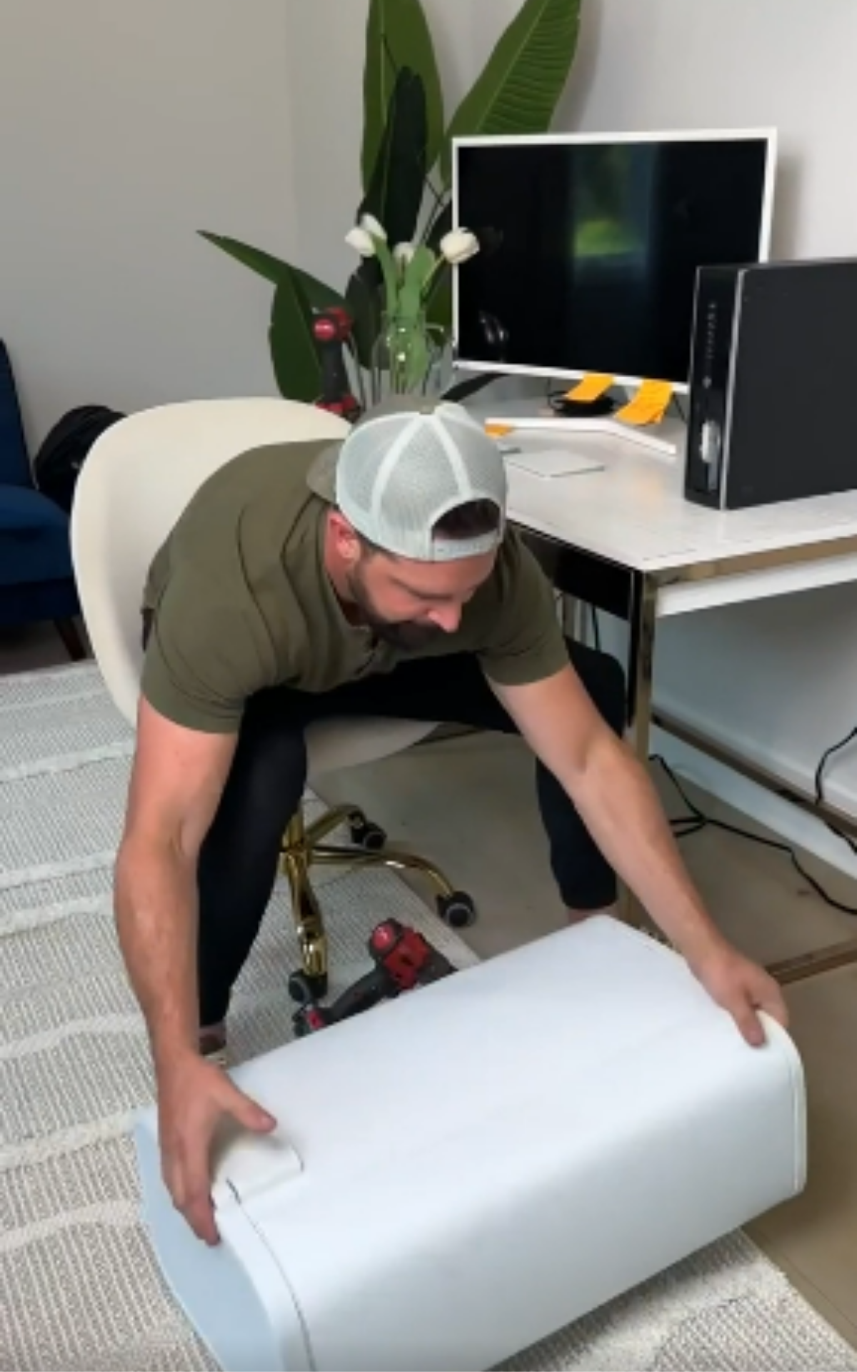 DIY vacuum-sealed trash can hack