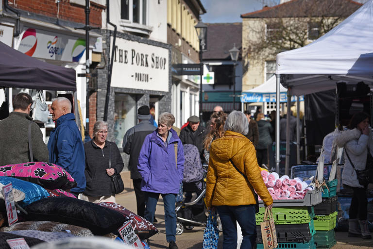 Poulton Market stalls limited as ongoing utility pipeworks in Market ...