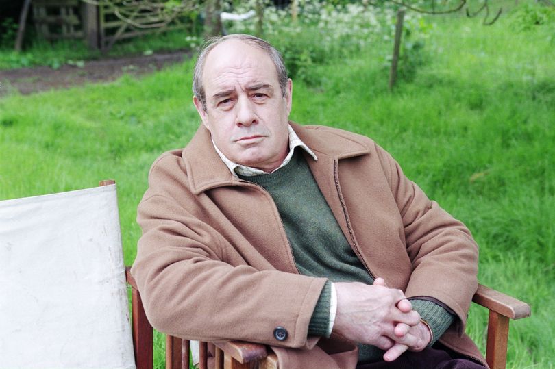 Coronation Street and Doctor Who star dies aged 90 as tributes pour in ...