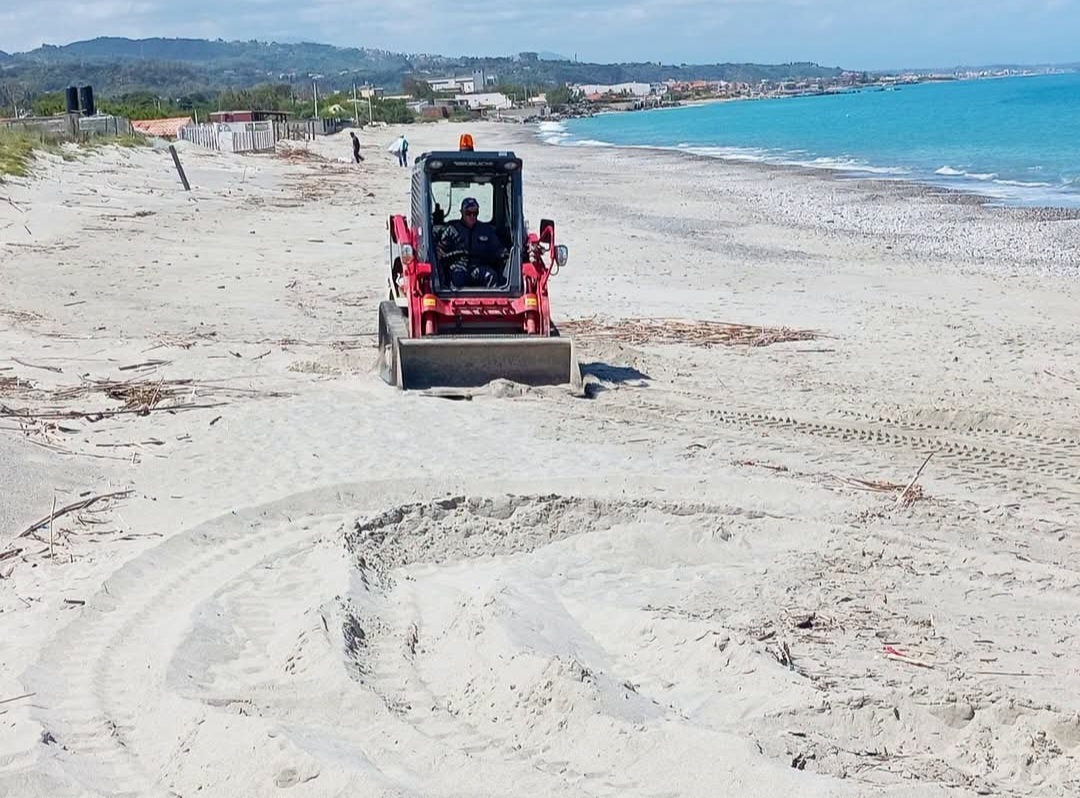 Messinaservizi al lavoro sulle spiagge per la stagione estiva ormai ...