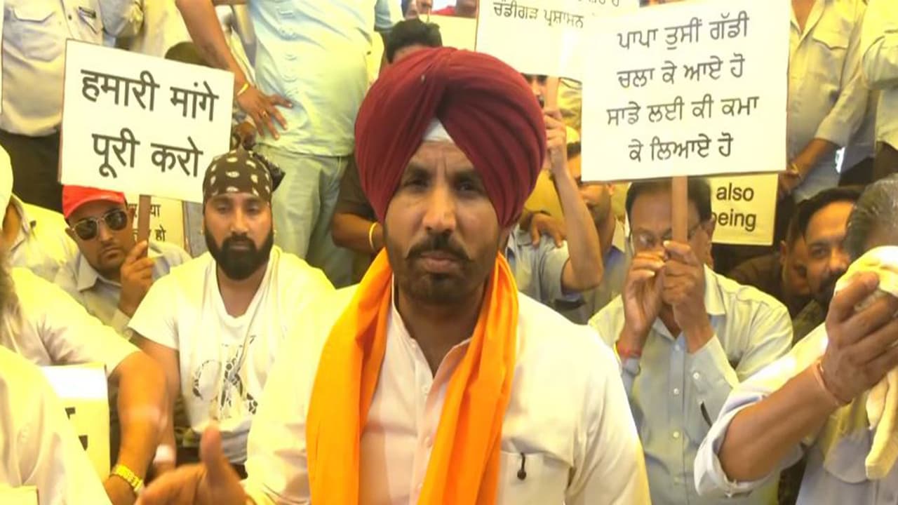 Chandigarh cab driver strike: Warring alleges corporate exploitation