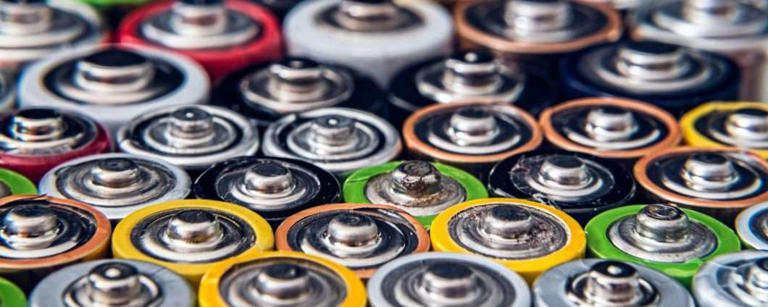 Perché nel 2026 tanti dispositivi usano ancora le batterie AA? La ...