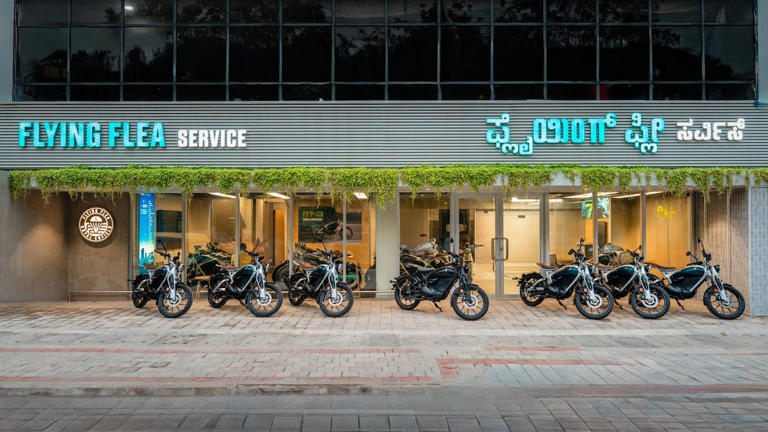 Royal Enfield Flying Flea C6 electric motorcycle deliveries start in ...