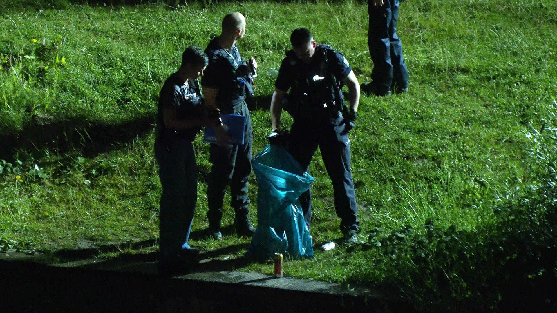 Rettungskräfte bergen zwei Jugendliche aus Rhein-Herne-Kanal