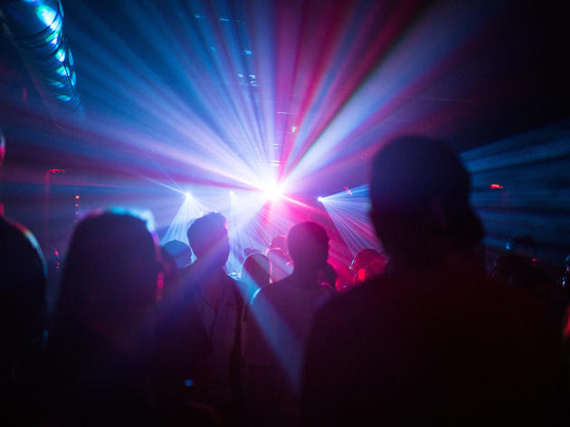 Mit DJ-Pult, Musikanlage und mehr: Polizei stößt auf illegale Techno ...