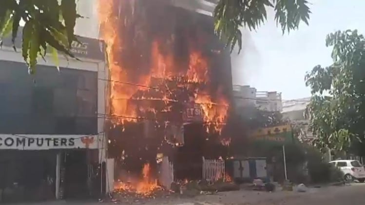 Fire at coaching centre in Lucknow: Students jump from building; many ...