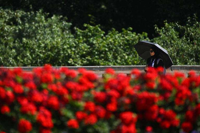 When is it too hot to go to work as extreme weather warning issued in UK