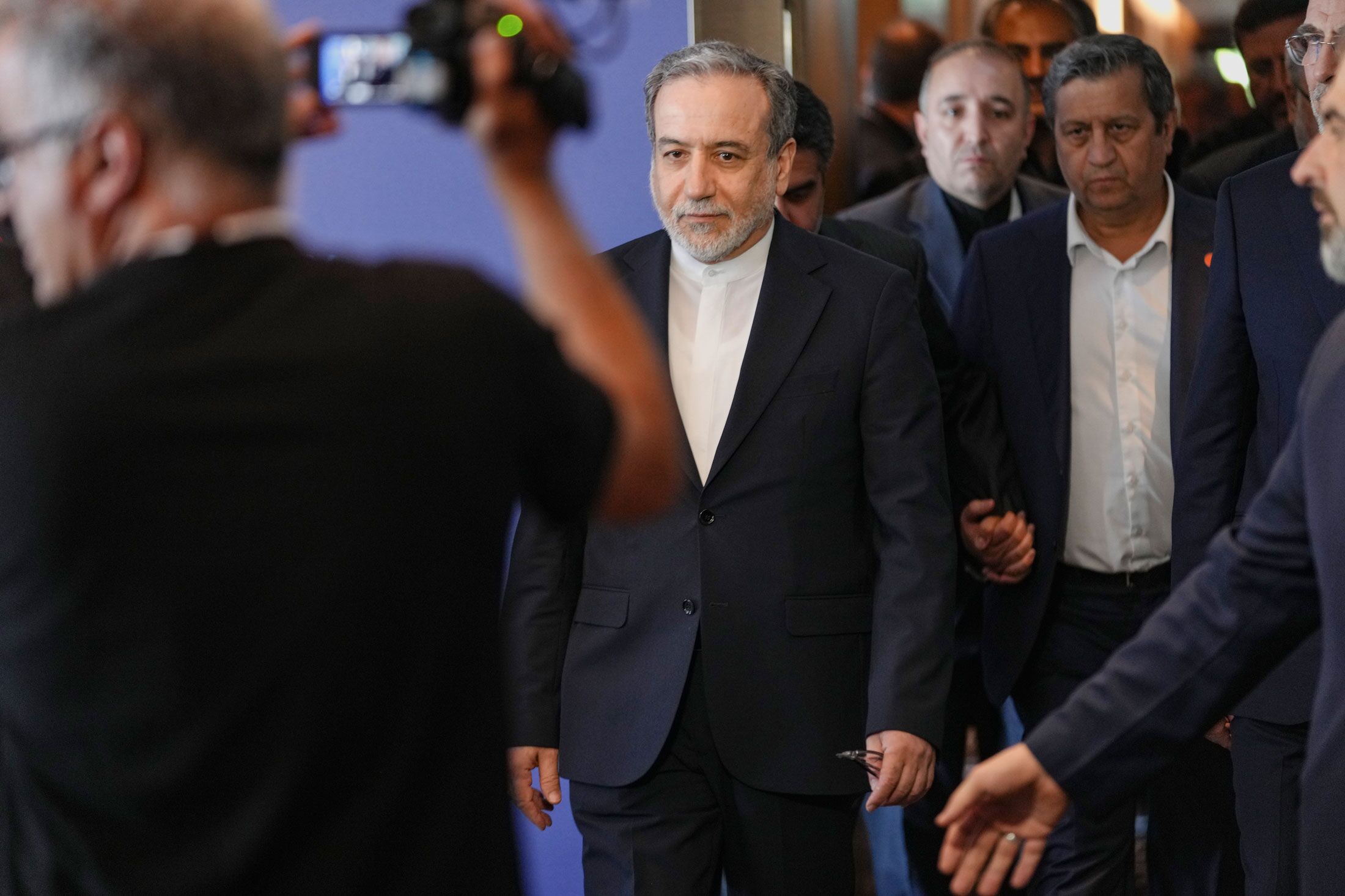 Iran oil waiver offers lifeline to Tehran as talks proceed