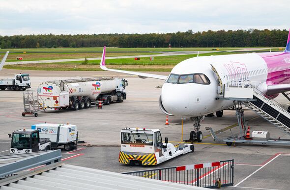 Eindhoven Airport: Flights halted after air traffic control problem on ...