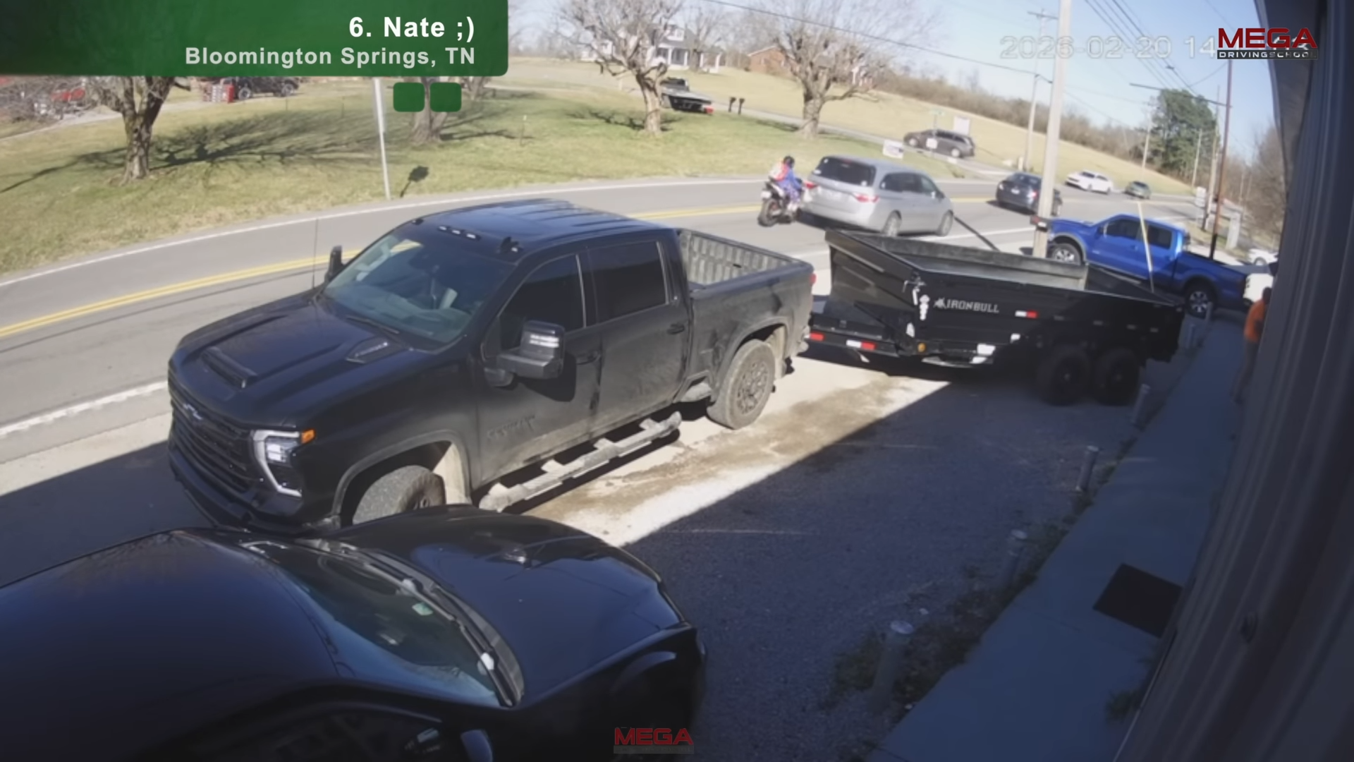 Speeding motorcyclist almost gets into a fatal crash