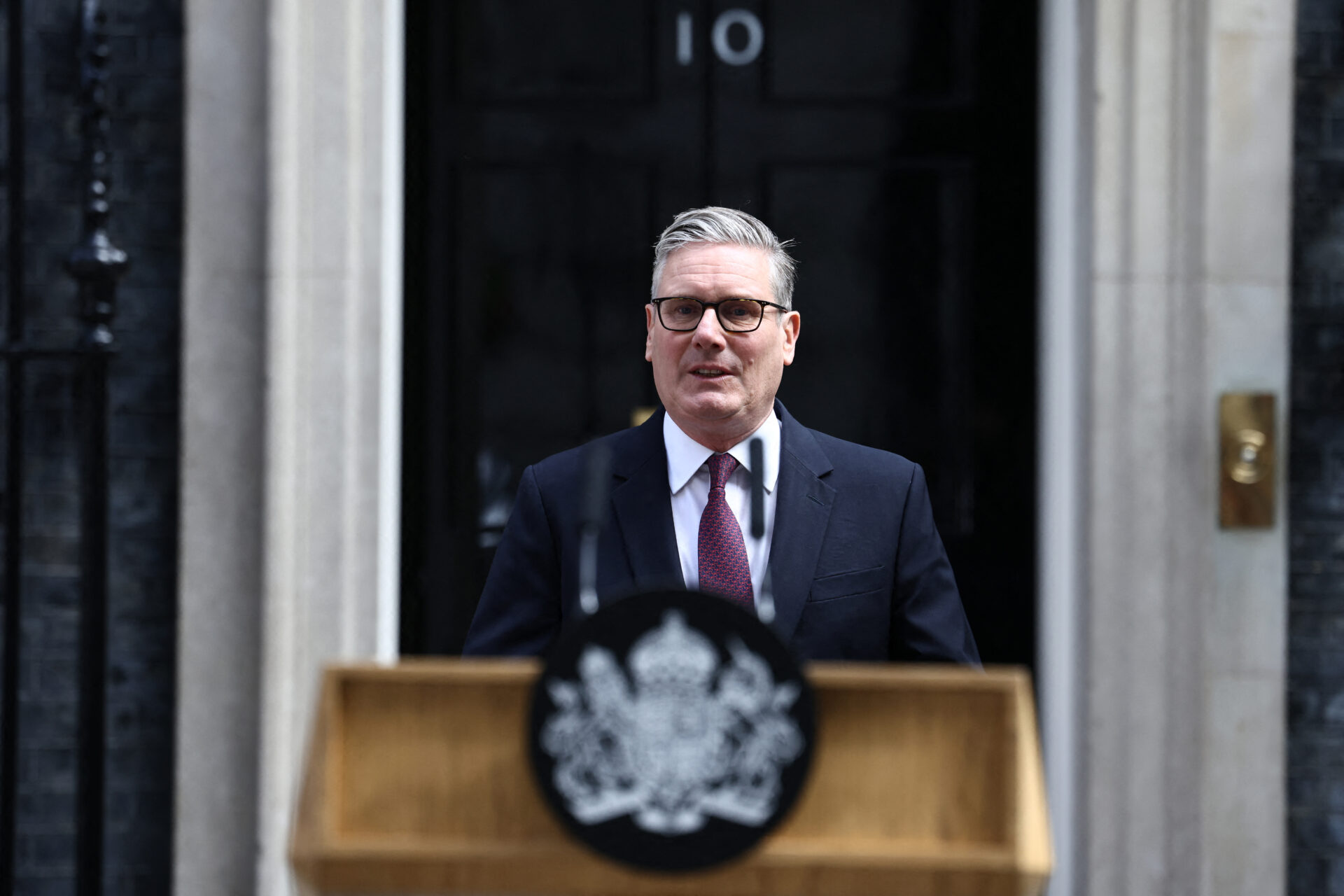 Starmer resigns as prime minister of the United Kingdom