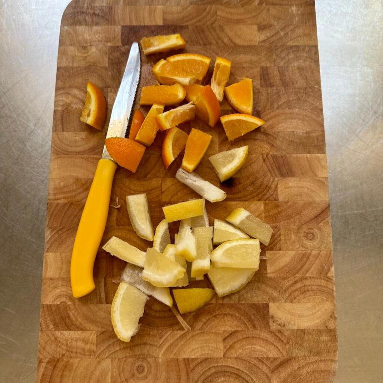 Sangria bianca, la ricetta facile per le tue serate in compagnia
