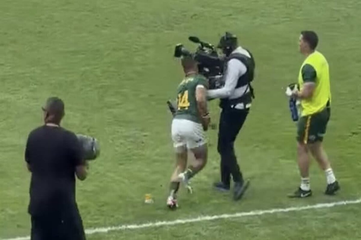 Watch: Cameraman crashes into Kolbe during Springboks demolition of the ...