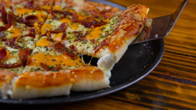Did Pizza Hut actually invent stuffed crust in the '90s?