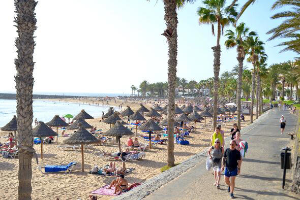 Horror as British pensioner, 88, dies after he's violently mugged in ...