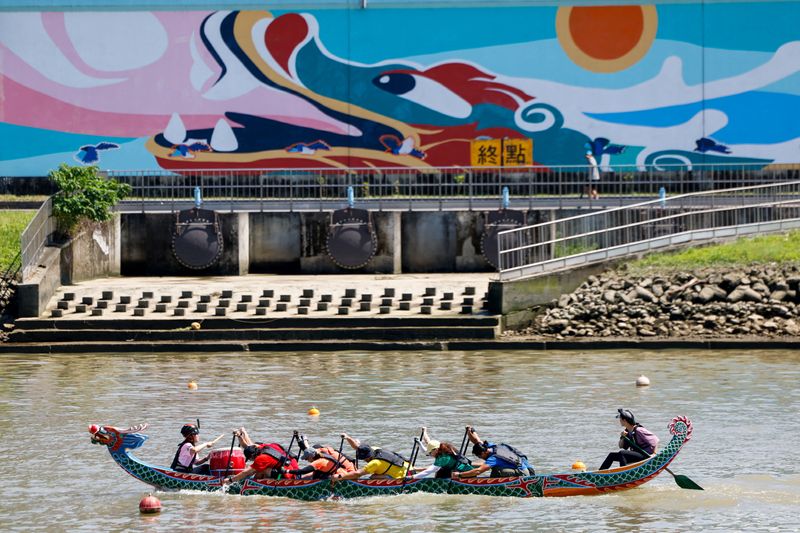 China Dragon Boat holiday spending rises 4%