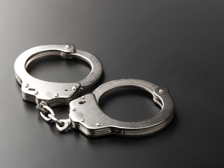 Arlington man arrested for reportedly exposing himself near high school