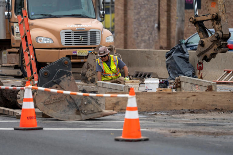Water main break on Route 17 causes 'substantial' traffic