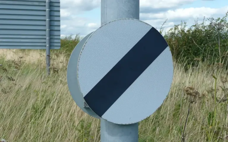 Driver completely confused after spotting road sign they'd never seen ...