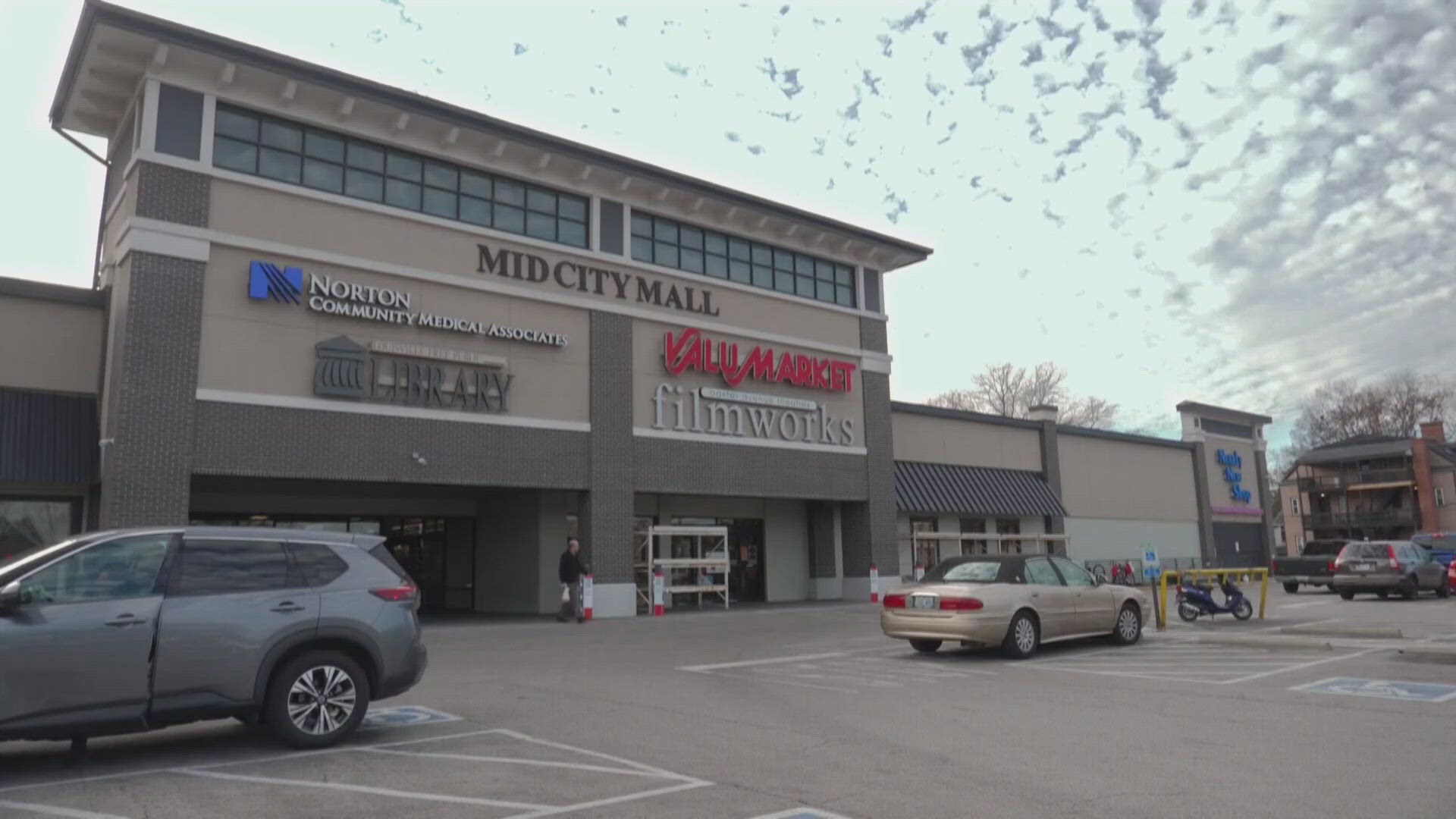 Valu Market hosts massive sale before permanent closing tomorrow