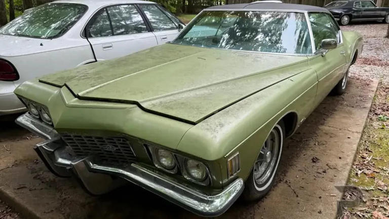 180-car hoard of hidden Mopars and barn-find classics heads to absolute ...