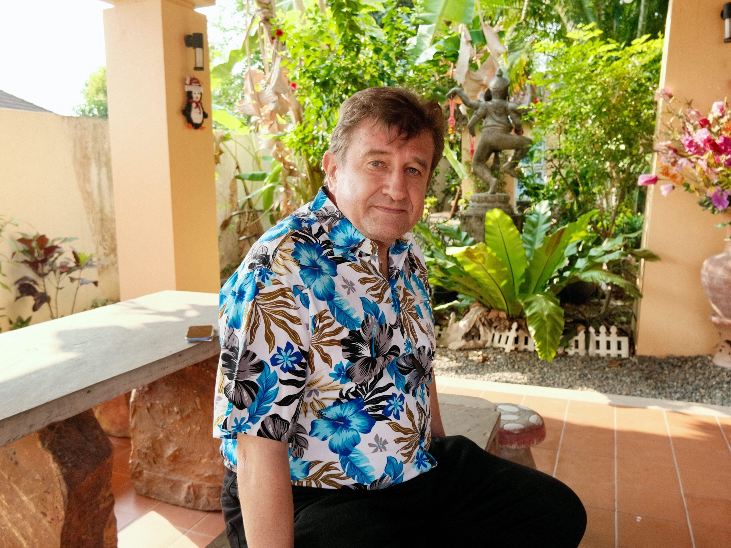 Ich zog nach Thailand, um meine demente Mutter zu pflegen – jetzt ...