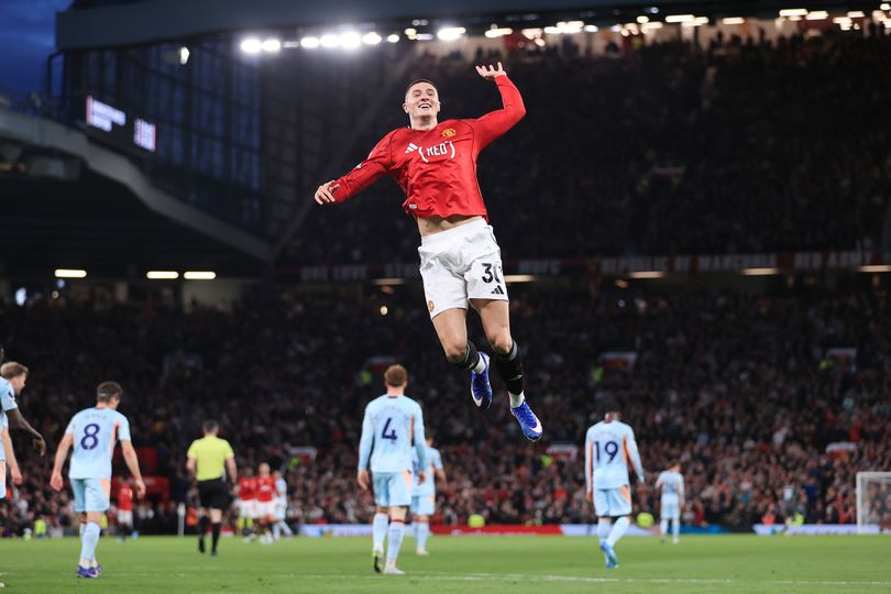 Manchester United and Barcelona lock horns again amid shock transfer report